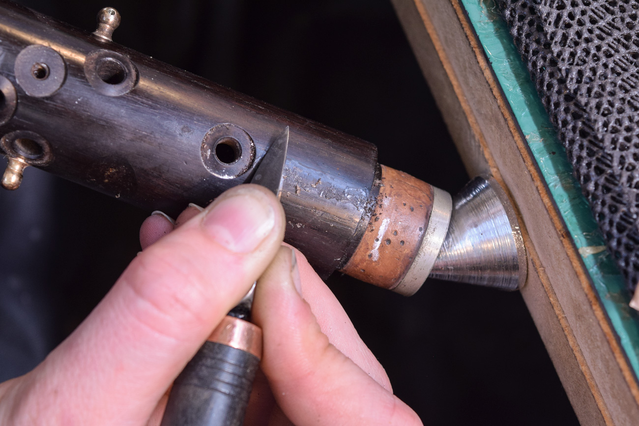 Crack Repair: Using Hot Stuff and Grenadilla Wood Powder | Dawkes Music